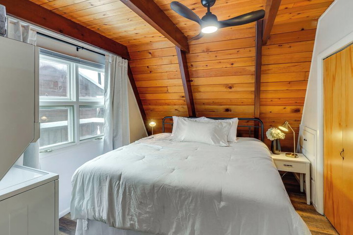 Red Lodge Cabin W/ Hot Tub ~ 1/2 Mi To Downtown! - Montana