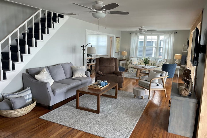 Spacious, Remodeled,  Family Friendly Lakefront Home. - Carson City, MI