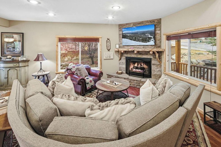 Luxury On Bear Mountain Golf Course! Walk To Bear Mountain Ski Resort! Exclusive Gated Community! Game Room! - Big Bear Lake, CA