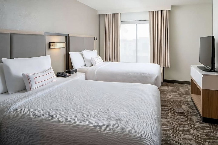 Premium Suite In The Middle Of Nashville! Breakfast, Pool, Pets Allowed! - Nashville, TN