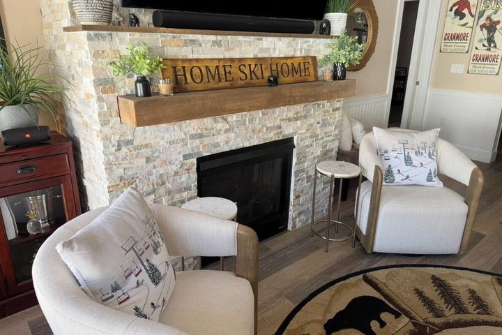 Luxury Condo At The Base Of Historic Cranmore Mountain...let The Memories Begin - North Conway, NH