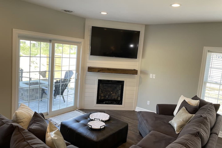 Village Retreat, New Condo Loaded With Amenities Hot Tub, Fire Pit, Game Room - Ellicottville, NY
