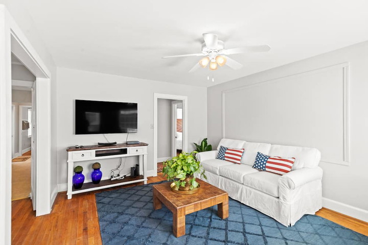 Picturesque Home In Downtown Auburn - Auburn, AL