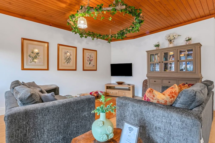 Pools Cottage 7-gardeners Cottage Sustainable Stay - Coventry