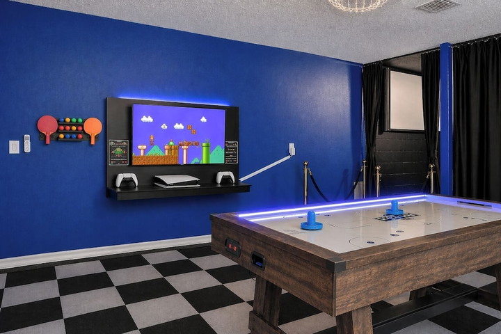 Sleeps 25  Heated Pool In+outdoor Games Theater - Tampa, FL