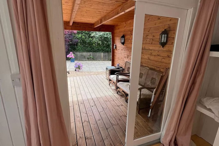 Secluded Hot Tub Cabin Retreat, Bromham, Wilts Near Bath For Relaxing Getaway - Wiltshire