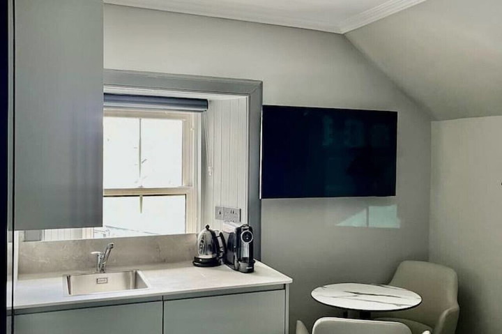 Stylish Studio Room, En-suite & Kitchenette - Peebles