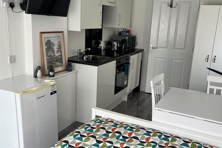 Modern Comfy One Bed Apartment -  With Free Parking - Glasgow