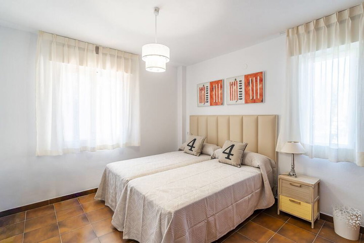 Cubos Naz Country Stay | Double Room With Private Bathroom, Compact Kitchen + Optional Breakfast - Coín