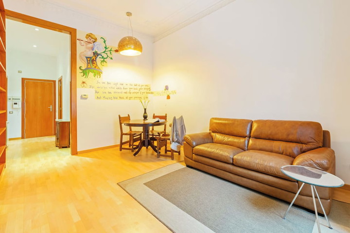 Discover Barcelona From This Cozy Yet Chic 2-bedroom Apartment Nestled In The Vibrant Eixample - Barcelona