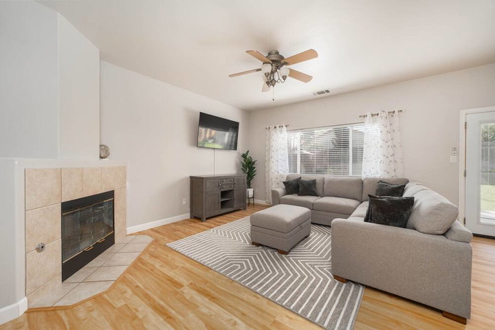 Central Bliss Near Parks & Shops - Bakersfield, CA