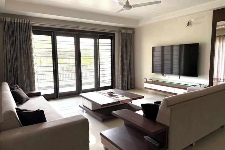 First Floor Of Luxurious Bunglow With 3ac-bedrooms In Prime Location Ahmedabad - Ahmedabad