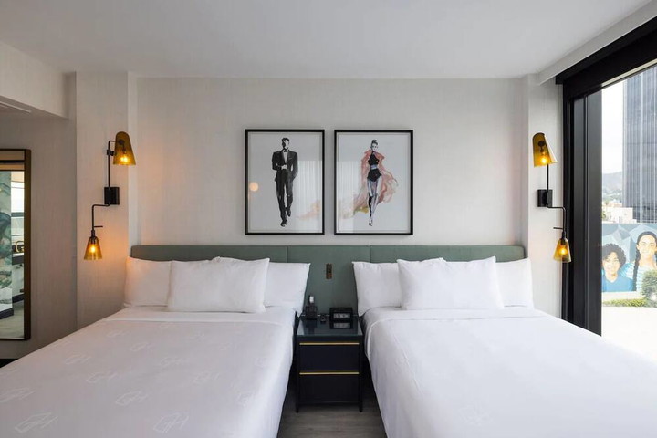 Rooftop & Pool Access Near Hollywoods Best Sights & Pets Allowed - Hollywood, CA