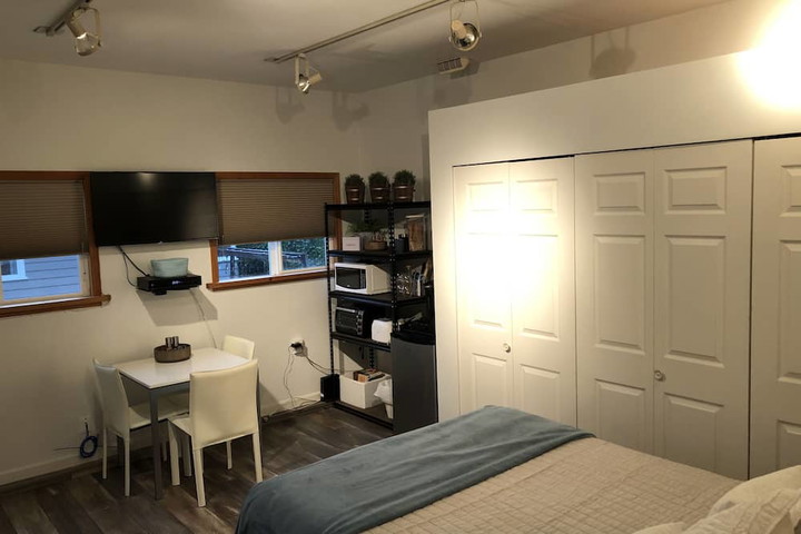 Estudio De Una Habitación En West Vancouver - West Vancouver