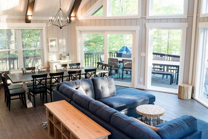 Enjoy Sunshine Chalet; Waterfront On Treasure Lake - Treasure Lake, PA