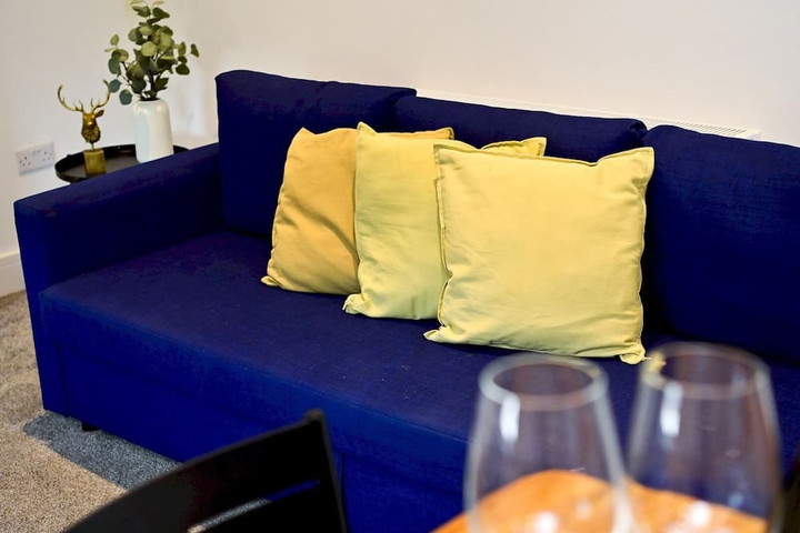 Roath - Modern Flat Near City Centre W/parking | Pass The Keys - Cardiff