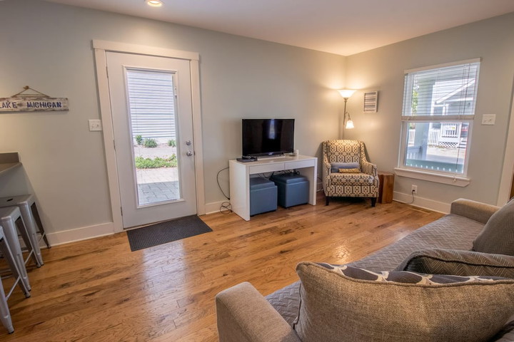 2-bedroom 2-bath Charming Beachwalk Home - Michigan City, IN