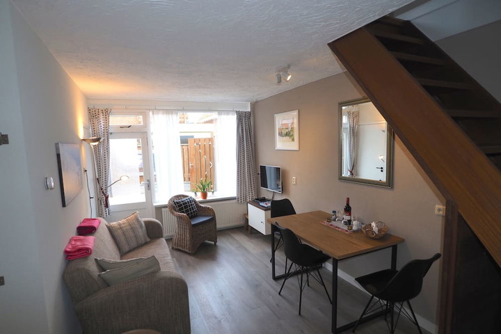 Beleef Een Heerlijke Tijd Aan Zee In Een Comfortabele Vakantiewoning: 2 Slaapkamers, Badkamer, Compleet Ingerichte Keuken En Prive-terras. - Bergen aan Zee