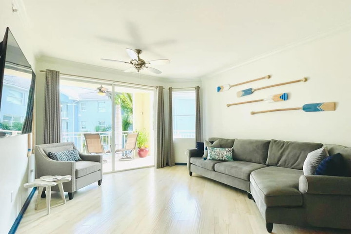 Walking Distance To Downtown Stuart | Sunrise To Sunsets Views! - Stuart, FL