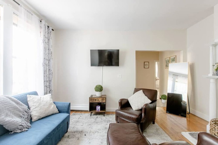 Charming 2 Bedroom Near Central Square! - Dorchester, MA
