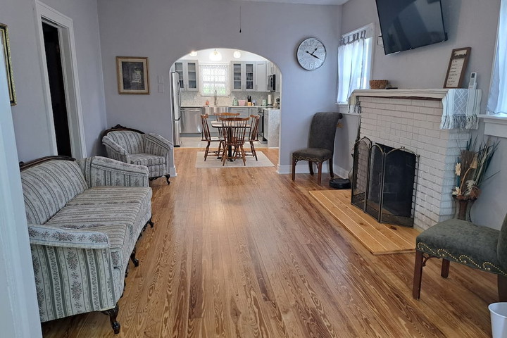 Charming 2-bedroom House In Downtown Lake Wales. - Lake Wales, FL