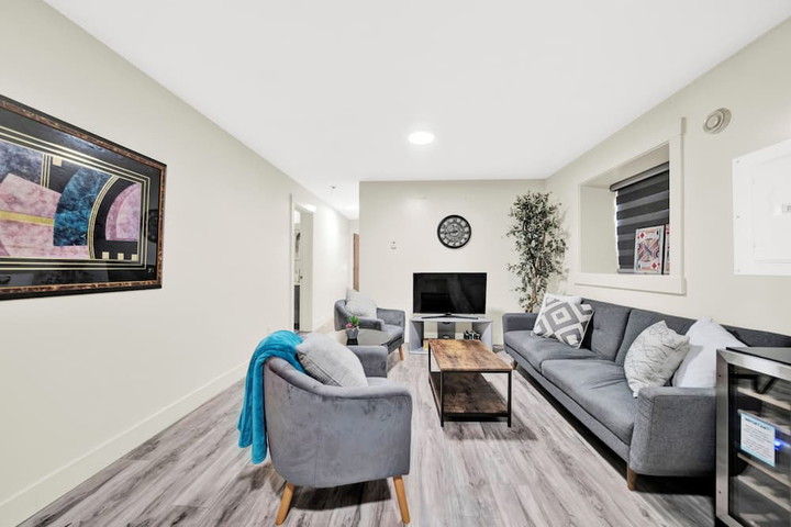 Home Away Home 30 Mins To Downtown - Surrey, BC
