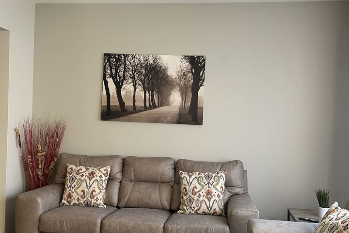 Spacious 3 Level Townhome In Prime Location! Tvs & Fans In All 4 Bedrooms!! - Greensboro, NC