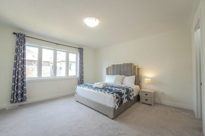 100 % Privacy 7 Bedrooms With 6 Bathrooms And 2 Master Bedroom With 2 King Beds - Brampton