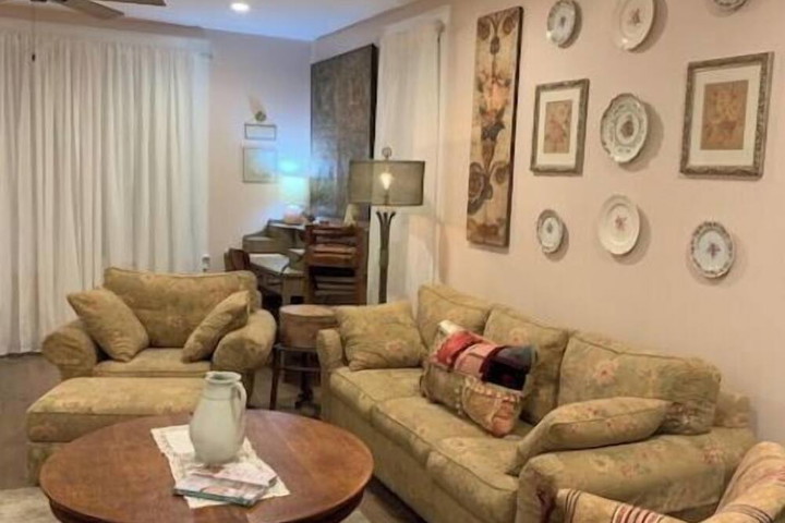 Super Charming Modern Cottage - Pendleton, IN