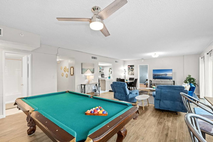 Satellite Beach Condo: Private Balcony, Beach Path & Game-ready Foosball Table! ️ - Satellite Beach, FL