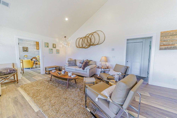 3 Coastal View Houses In 1: Seaview 3bd+ Seasong 2bd* + Selah 4bd - Crescent City, CA