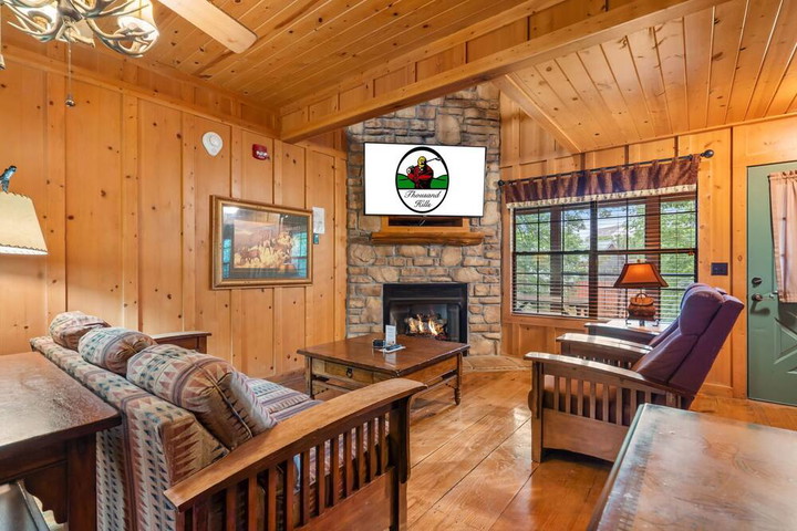 Branson Cabin Escape | 2 King Bedrooms, Loft, Pool - Branson, MO