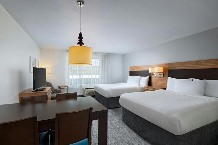 Modern Suite W/ Full Kitchen Near Mercer University - 0.1 Mile | Outdoor Pool - Macon, GA