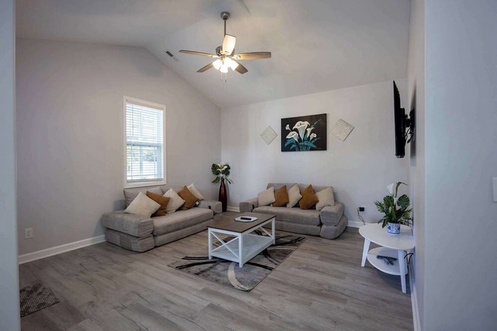 2 Min To Downtown | 9 To Elon | Car Rental Avail. - Burlington, NC