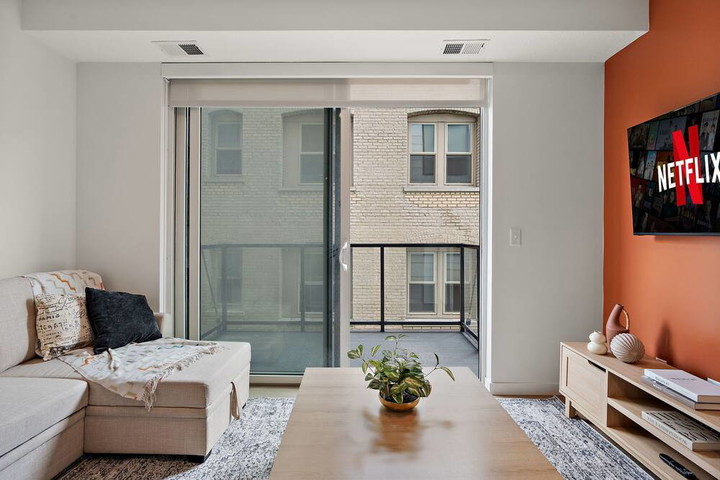 Chic 1bd Condo Dt Minneapolis, With City Views & Prime Downtown Location - Minneapolis