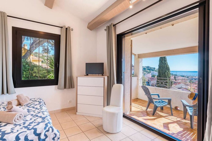 Superbe Villa Vue Mer, Climatisée, Proche Plage, Parking, Animaux Acceptés - Bormes-les-Mimosas
