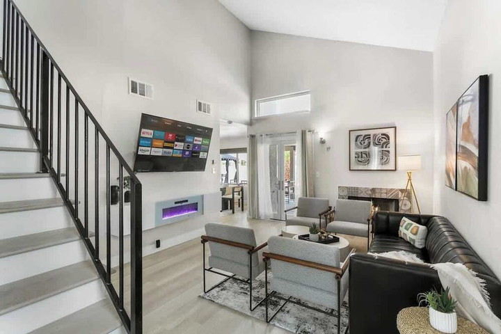 Massive 7br Home: Pool, Games, Pickleball & More! - Las Vegas