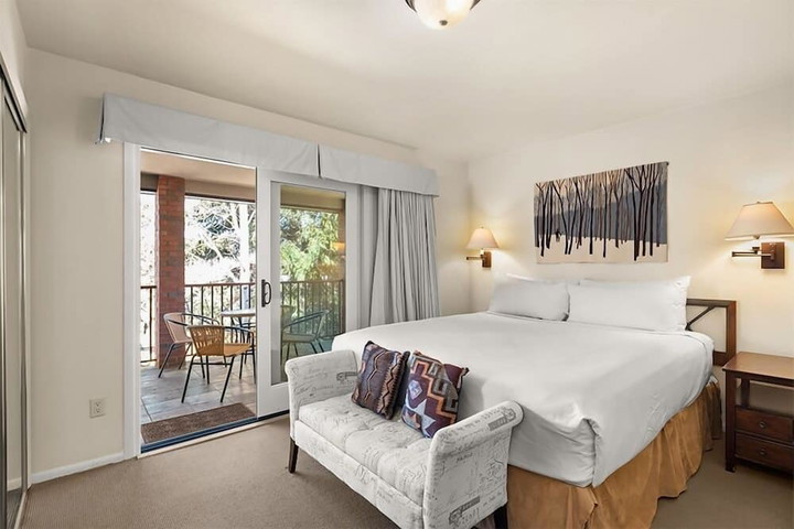 Silverglo Condominiums Unit 308 | Expansive 4 Bd Condo, Walking Distance To Town With Pool Access - Aspen, CO