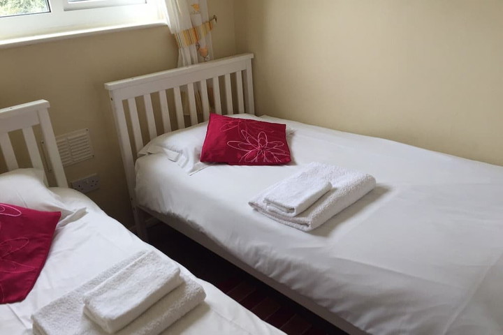 Holiday Chalet In Widemouth Bay Holiday Village, Bude - Path To Sandy Beach. - Crackington Haven