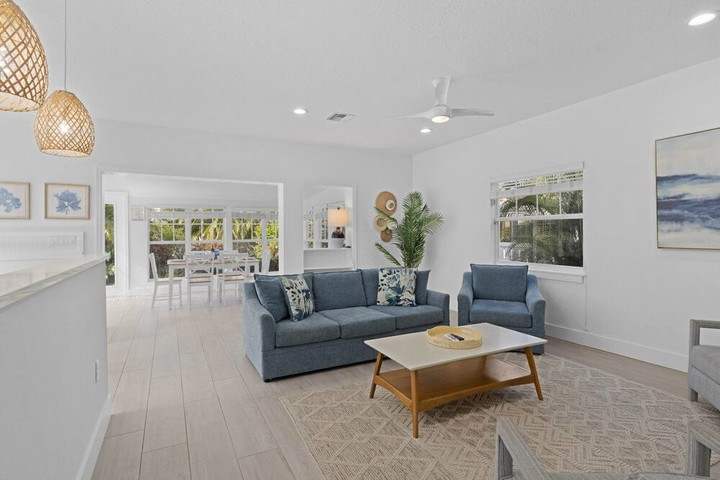 Villa Maria: 1 Block To Pine! 3 Blocks To Beach! Pool, Ping Pong By Anna Maria Life - Anna Maria, FL