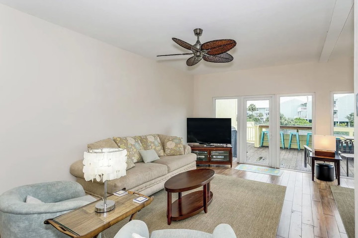 Beautiful Bay View Townhome With Amenities Minutes From The Beach + Restaurants! - Navarre Beach, FL