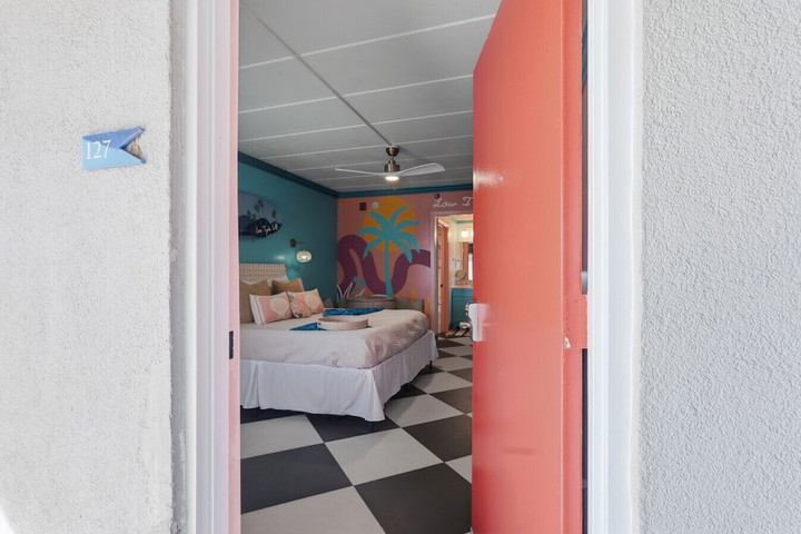 1 Bed 1 Bath Condo, Swimming Pool, Steps From Beach - Tybee Island, GA