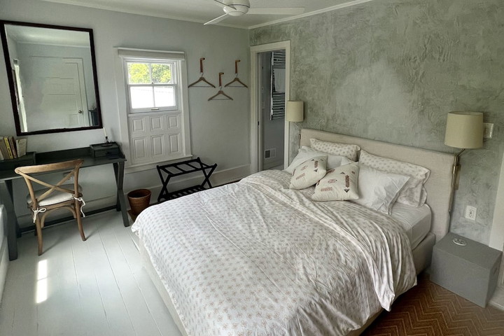 -Private Renovated Farmhouse Along The Hudson Surrounded By State Park Land - Hudson, NY