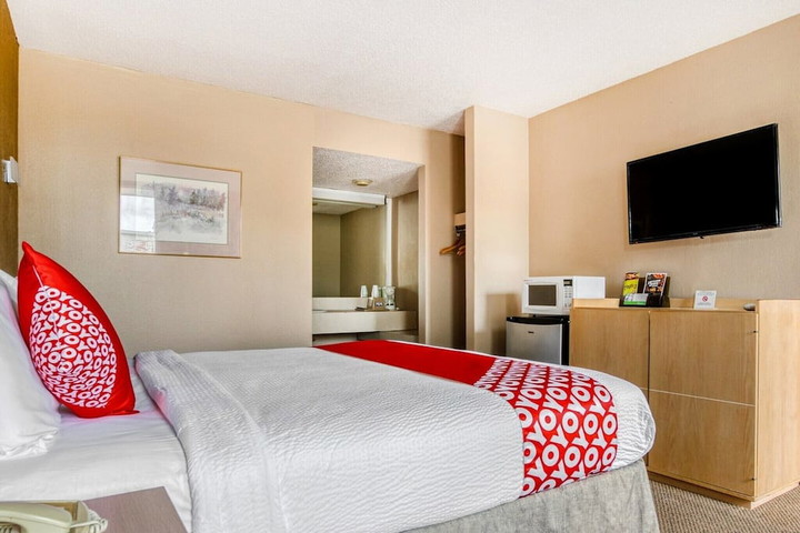 Queen Bed | Non Smoking - Wichita Falls, TX