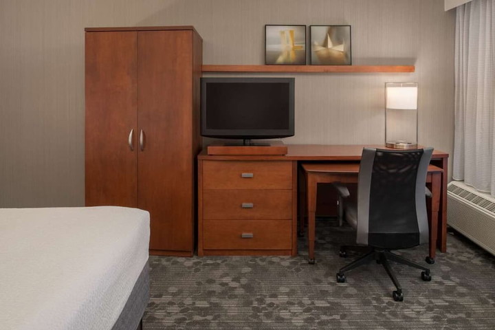 Relaxing Stay Close To Seattle Aquarium! Indoor Pool, Pet-friendly Property! - Kirkland, WA