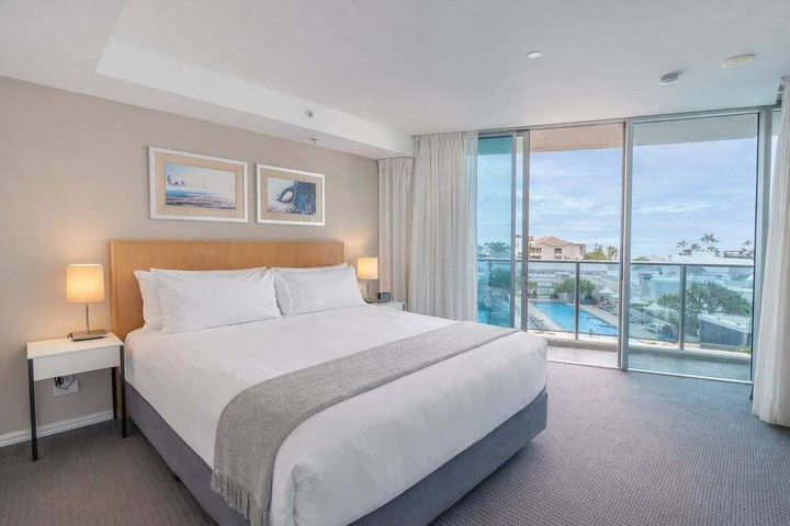 High-floor Hilton 2br W/ Ocean Views & Pool - Surfers Paradise