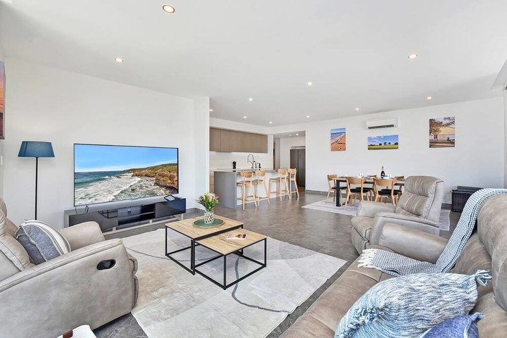 Oceanview Penthouse Caves Beach - Belmont