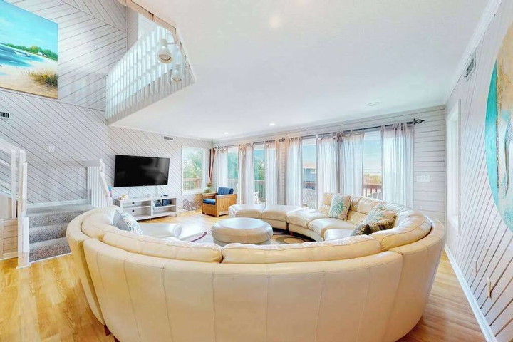 Dog-friendly, Ocean View Beach Retreat W/private Outdoor Pool, Decks & A/c - Virginia Beach, VA