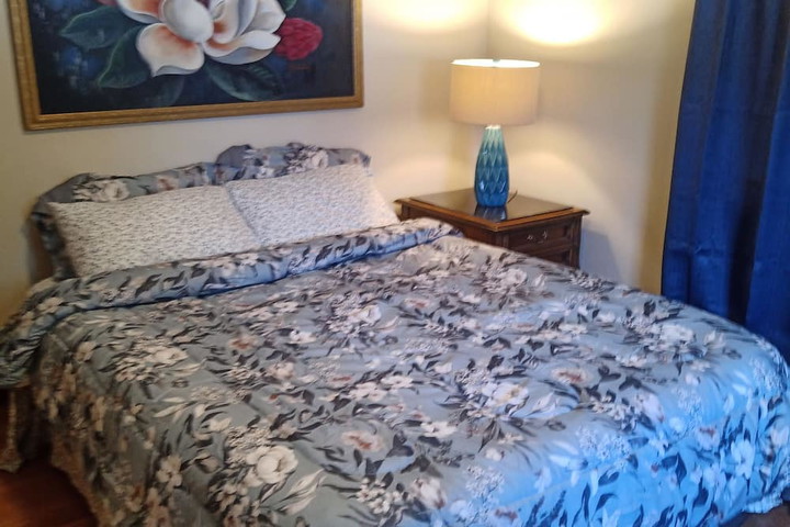 Simple Stay For Family And Friends, 2-bedroom Upstairs Apartment In Boardman. - Youngstown, OH