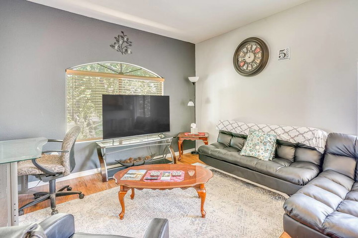 Condo Near Stadiums, Westgate Shops & Hospitals! - Phoenix, AZ
